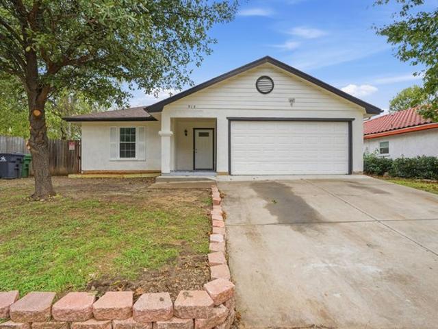 915 High Point Rd, Arlington, TX 76015