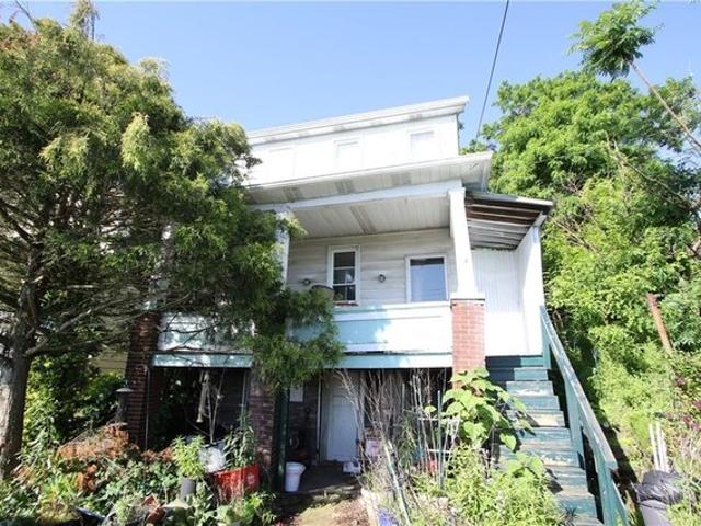 915 Oakland Ave, Charleroi, PA 15022