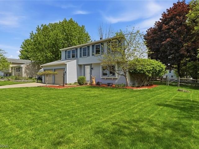 915 Old Farm Trl, Medina, OH 44256