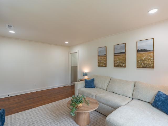 915 Leaf Ave