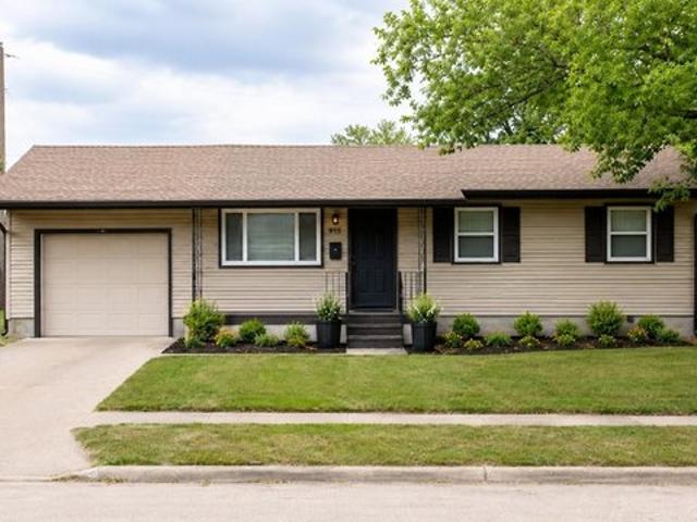 915 Lena Ave, Salina, KS 67401