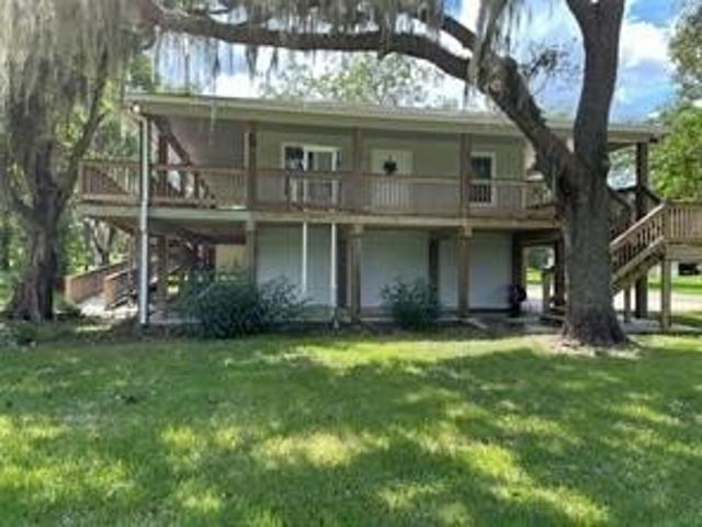 915 Live Oak Dr, Jones Creek, TX 77541