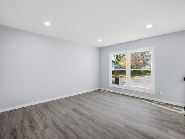 915 Mayfield Drive