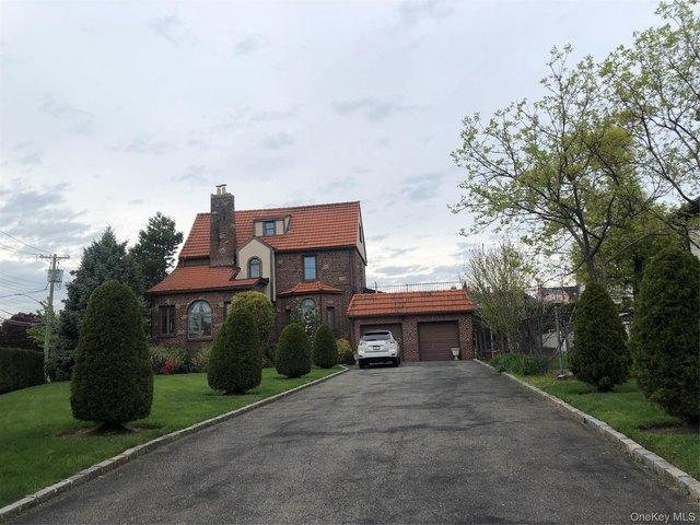 915 Malba Dr, Whitestone, NY 11357