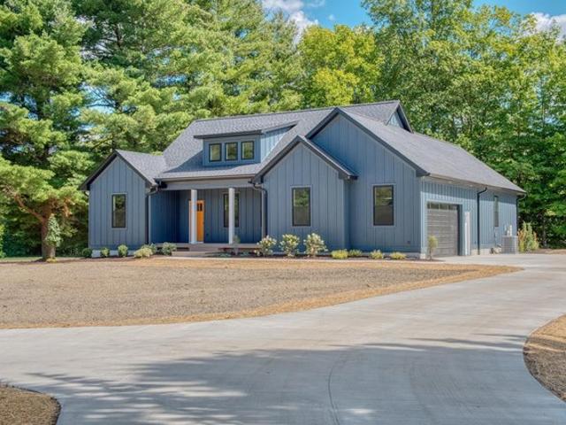 915 Marguerite Dr, Owosso, MI 48867