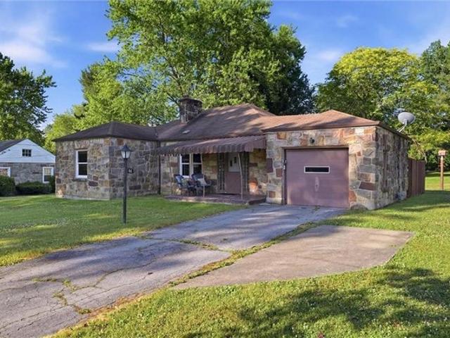 915 N Keel Ridge Rd, Hermitage, PA 16148