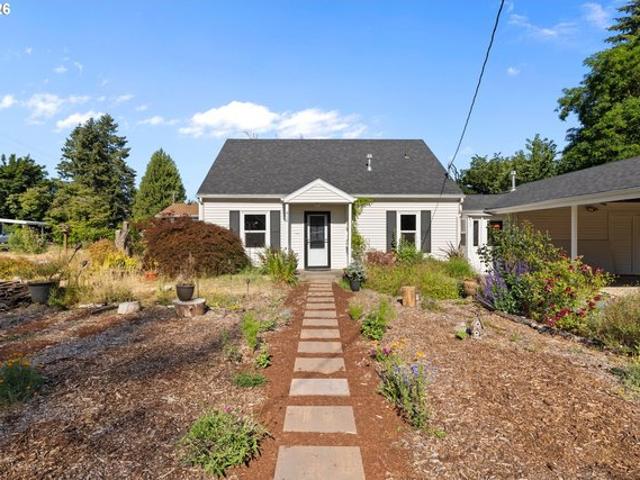 915 N Locust St, Canby, OR 97013
