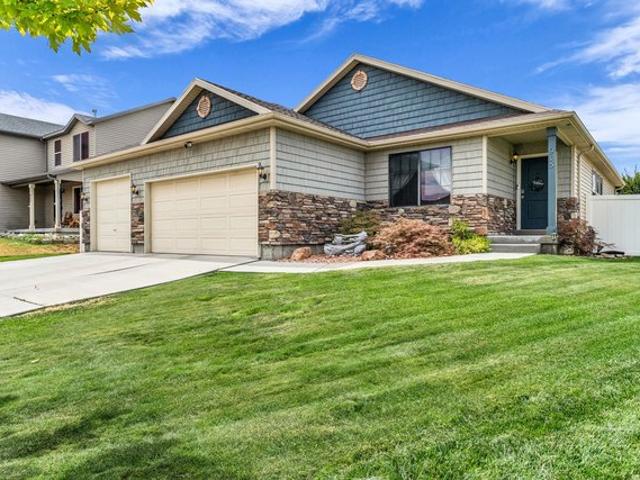 915 N Opal Ln, Tooele, UT 84074
