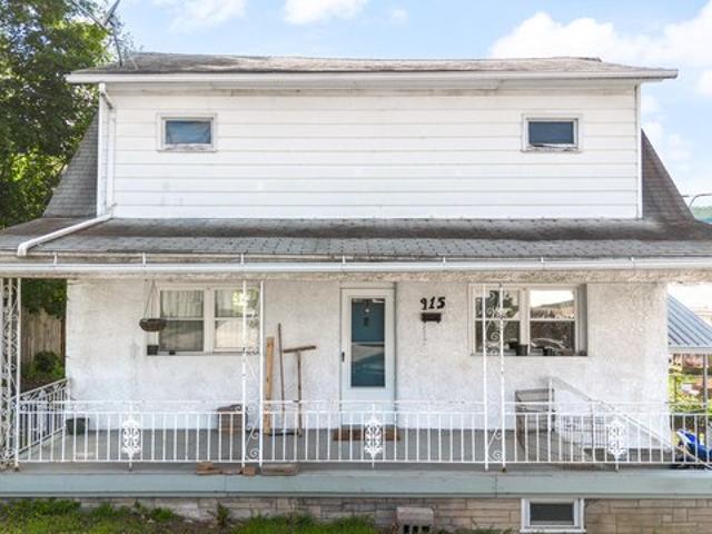 915 N Rebecca Ave, Scranton, PA 18504