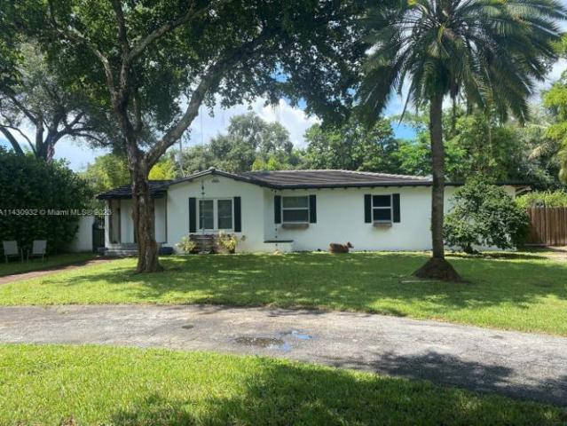 915 NE 118th St, Biscayne Park, FL 33161