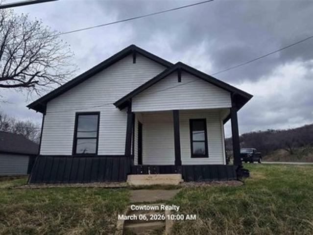 915 NE 1st St, Mineral Wells, TX 76067