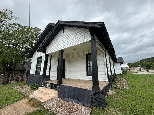 915 NE 1st St, Mineral Wells, TX 76067