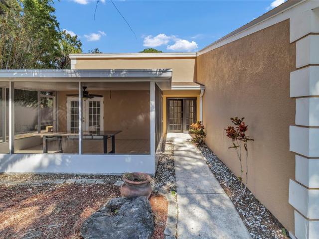915 Seminole Blvd, Tarpon Springs, FL 34689 | MLS #TB8461 | Compass