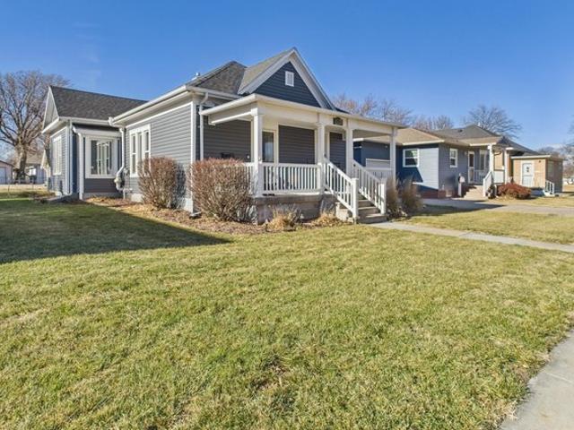 915 Sherman St, Holdrege, NE 68949