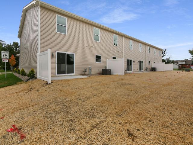 915 Paula Ct, Hobart, IN 46342 | MLS #834805