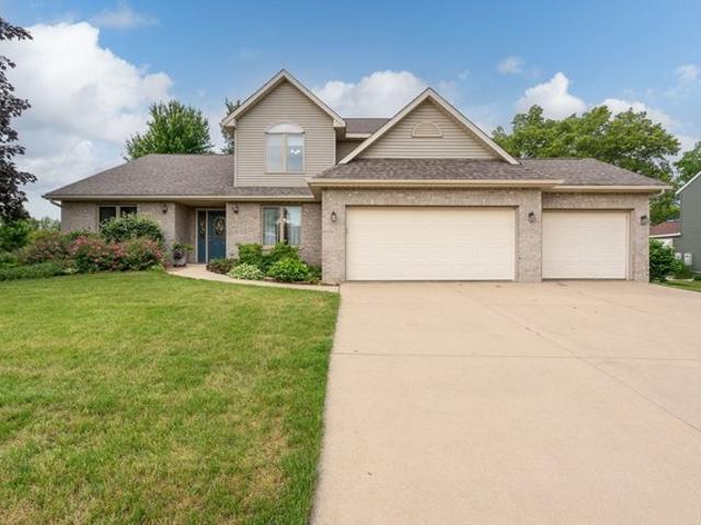 915 Pleasant Hill Dr, DeWitt, IA 52742