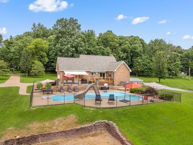 915 Rocky Hollow Rd, Erin, TN 37061