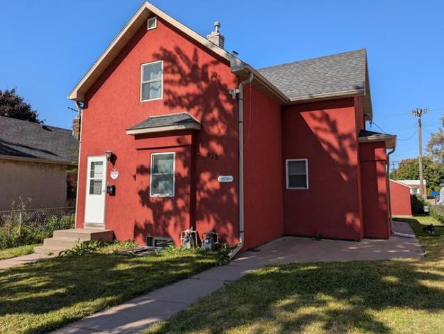915 Rose Ave E, Saint Paul, MN 55106