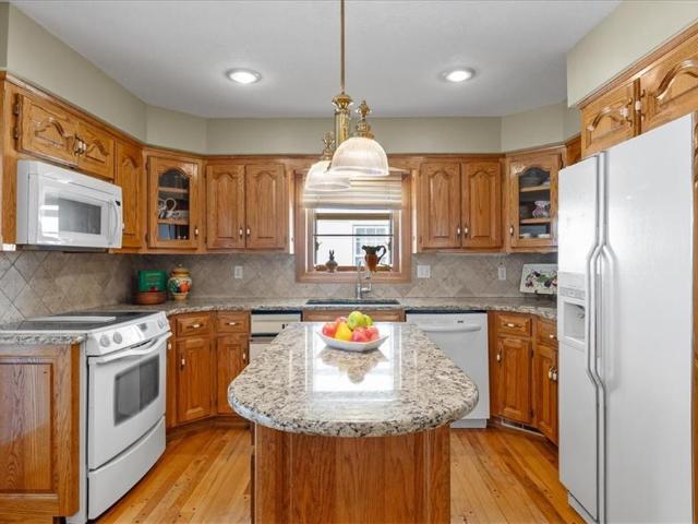 915 W 85th St, Kansas City, MO 64114 | MLS #2604 | Compass