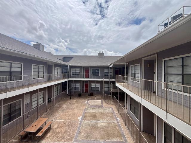 915 W 23rd St # 206