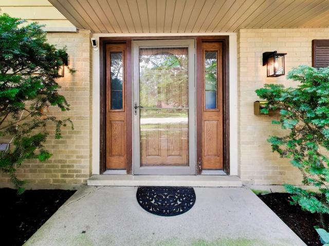 915 W Frontenac Drive