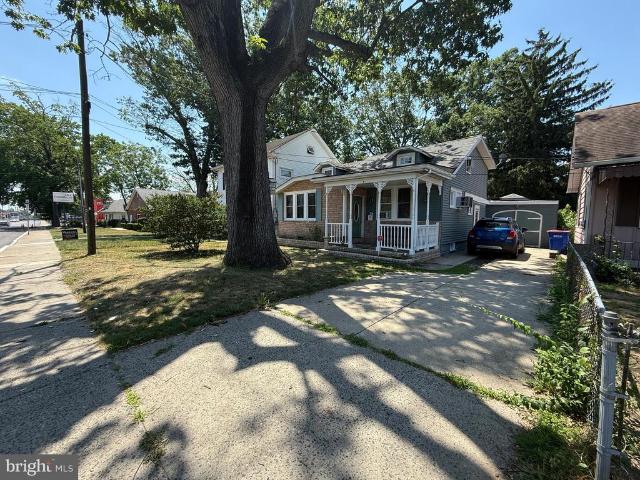 915 W Main Street W