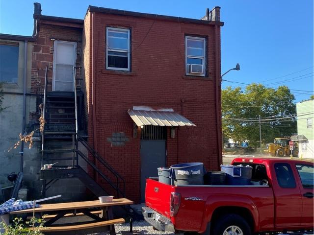 915 Wooster Road W