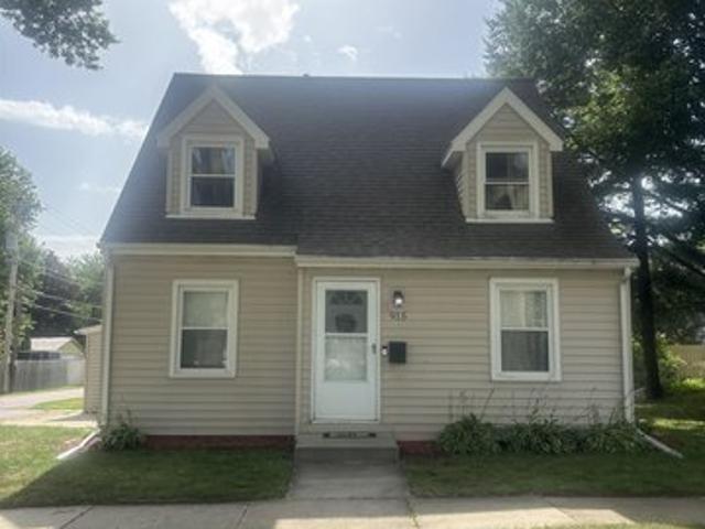 915 West St, Baraboo, WI 53913