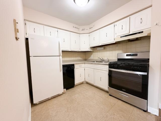 915 Westmoreland Dr, Unit 9, Vernon Hills, IL 60061 | MLS #12613 | Compass