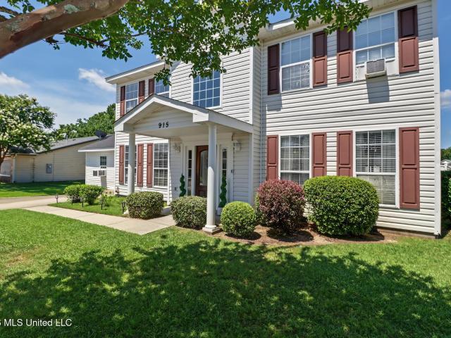 915 Wildwood Lane