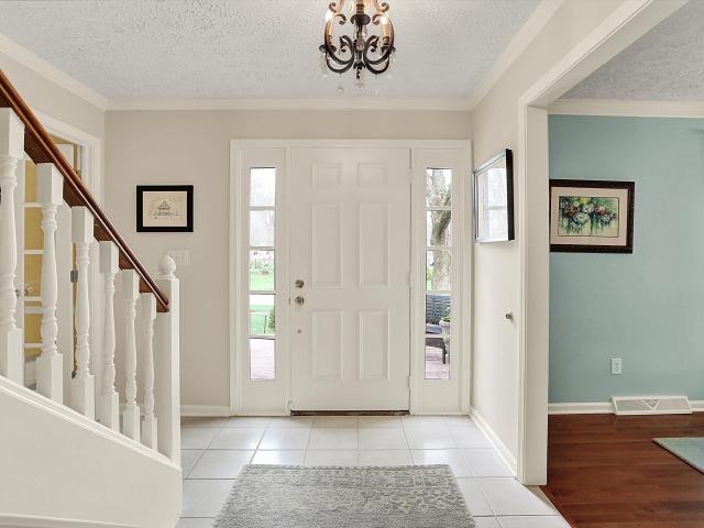 915 Williamsburg Lane