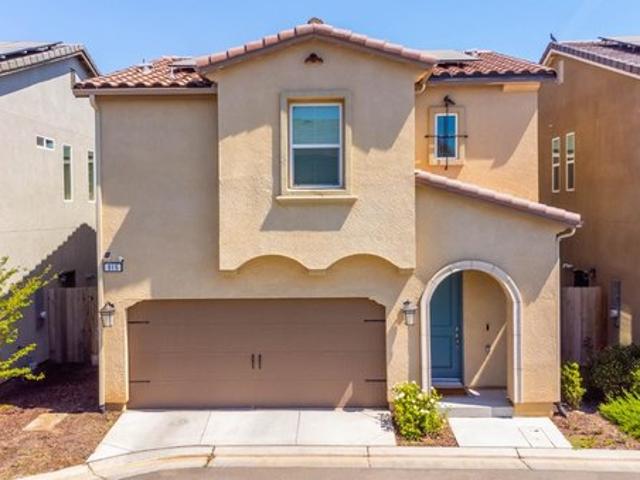 915 Winchell Way W, Madera, CA 93636