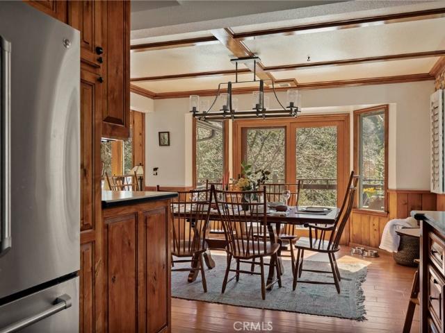 915 Trinity Dr, Lake Arrowhead, CA 92352 | MLS #IG26052