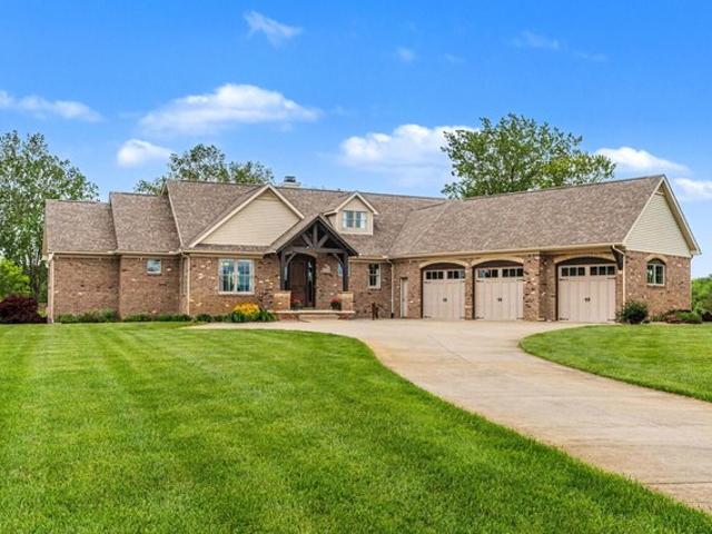 9168 Mirage Lake Dr, Milan, MI 48160