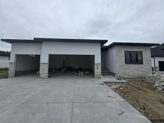 9160 Hillcrest Trl, Lincoln, NE 68520
