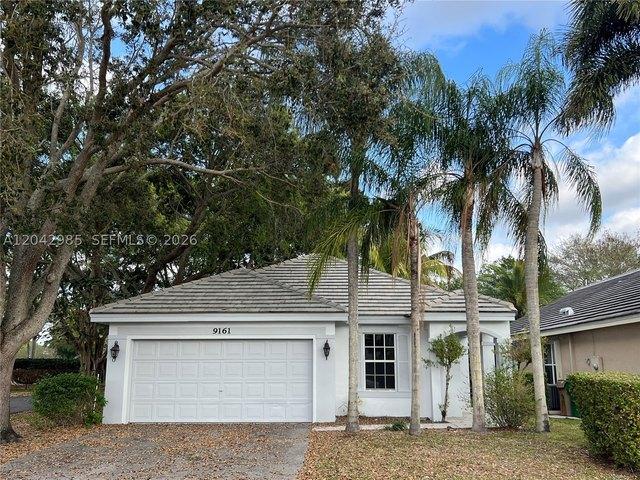 9161 Lake Park Cir N, Davie, FL 33328