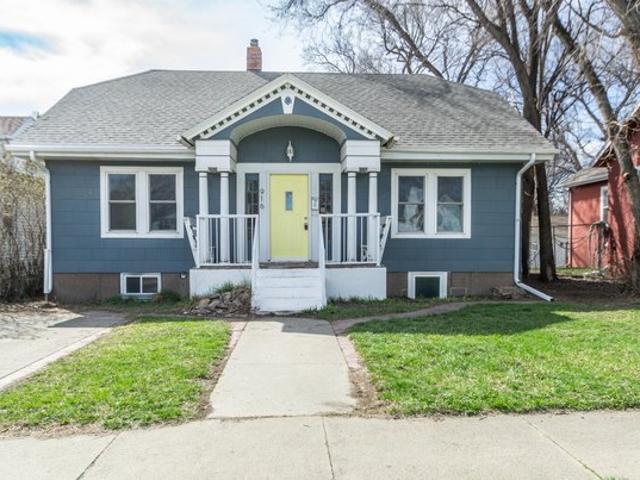 916 8th St N, Bismarck, ND 58501