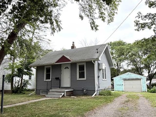 916 8th St NE, Mason City, IA 50401