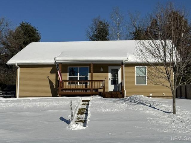 916 Coolidge Ave, Kingsford, MI 49802