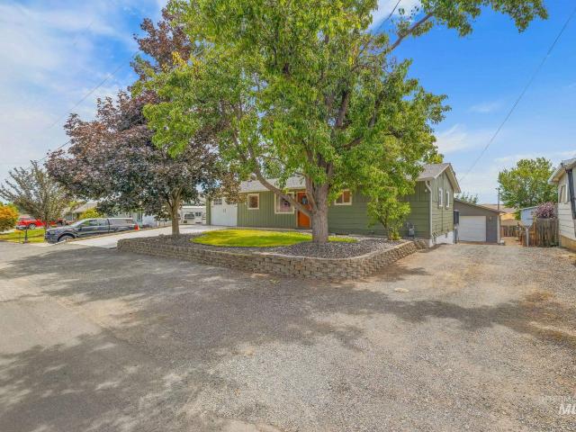 916 Cedar Dr