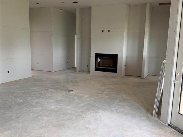 916 Chisolm Trail