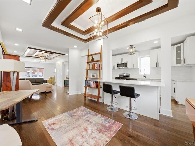 916 Clarence Avenue
