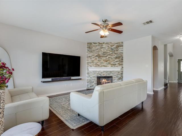 916 Abbeyglen Castle Dr