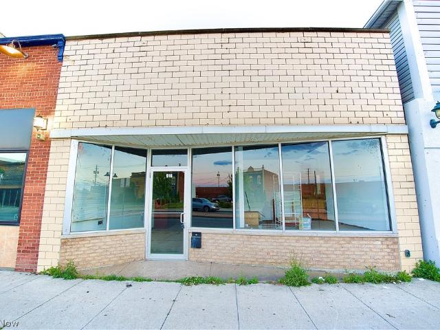 916 Broadway
