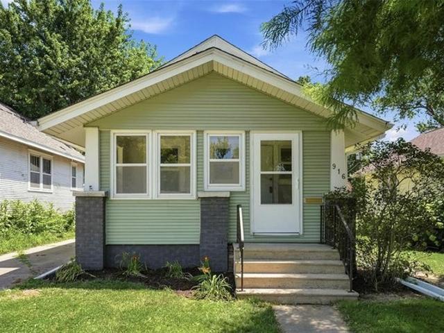 916 Daniels St NE, Cedar Rapids, IA 52402