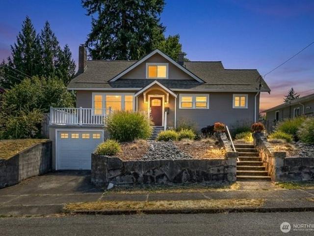 916 Dwight St, Port Orchard, WA 98366