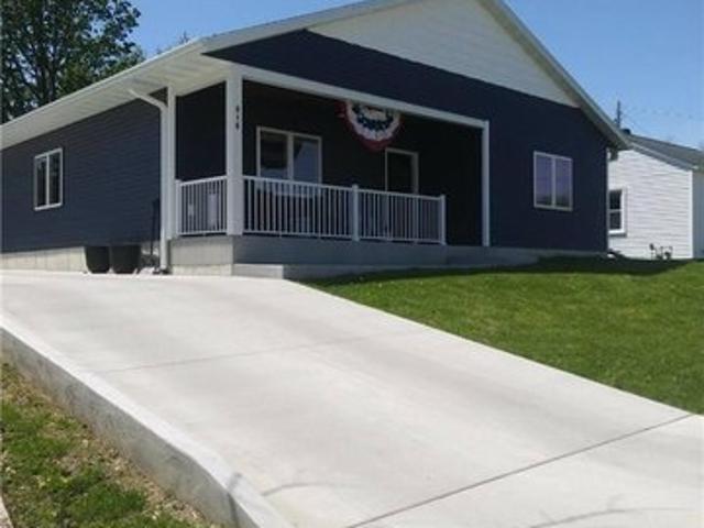916 E Main St, Caledonia, MN 55921