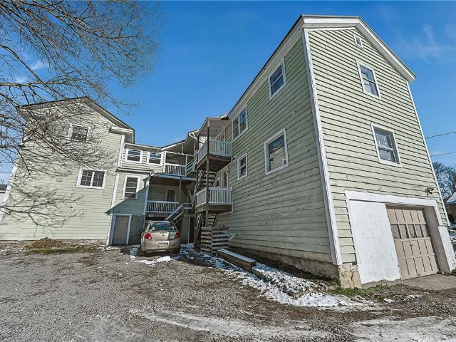 916 E Main St