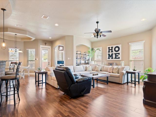 916 Easton Dr