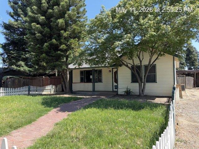 916 Elm Ave, Modesto, CA 95351